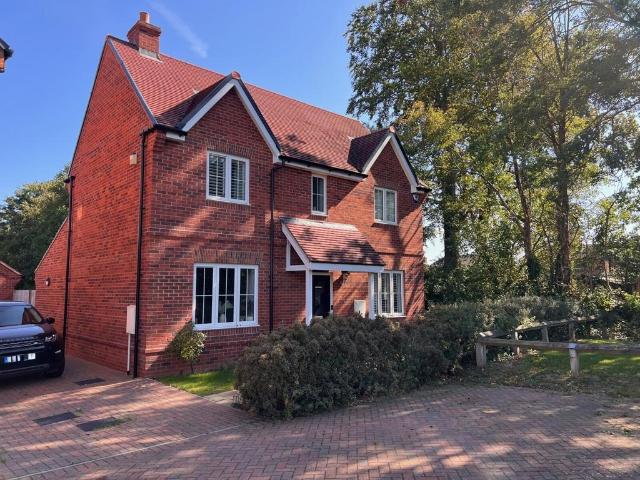 4 bedroom detached house for sale