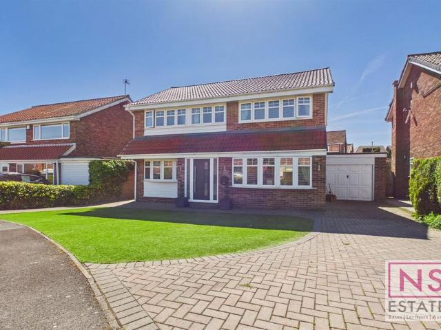 4 bedroom detached house for sale