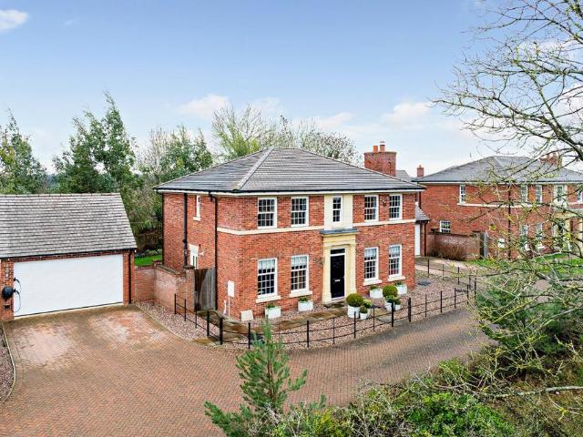 4 bedroom detached house for sale