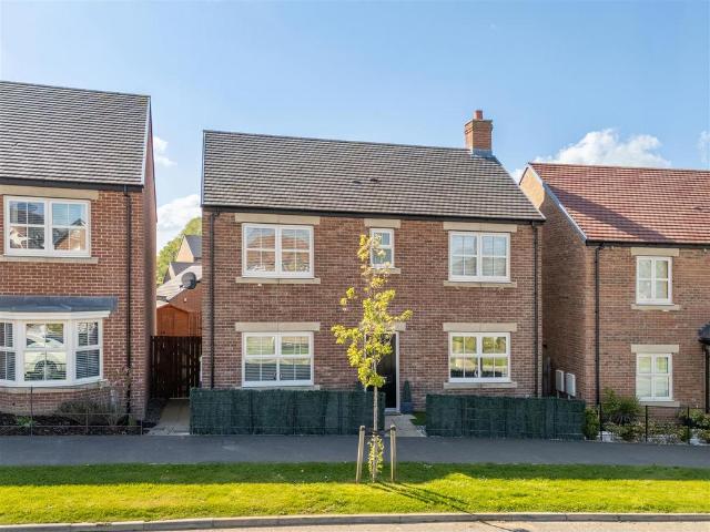 4 bedroom detached house for sale