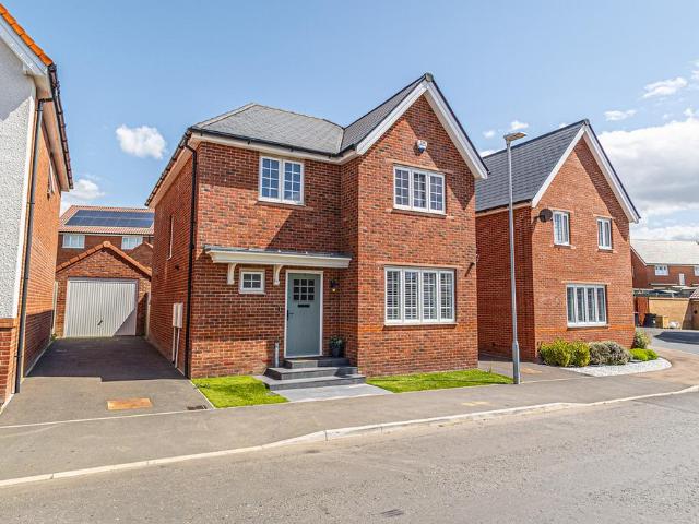 4 bedroom detached house for sale