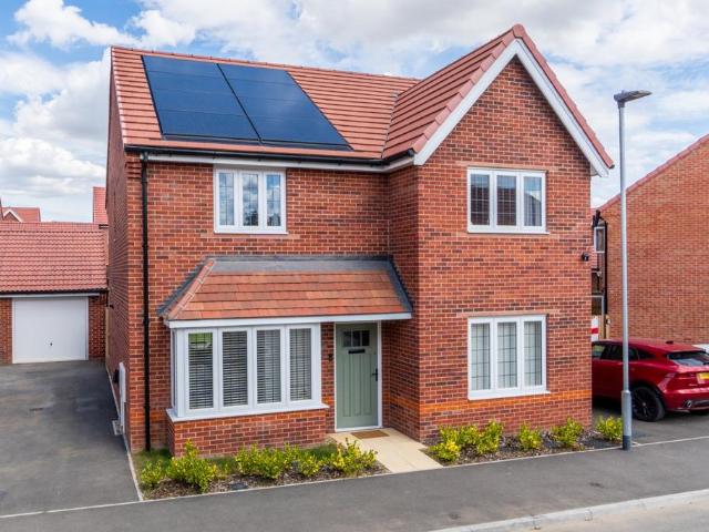 4 bedroom detached house for sale