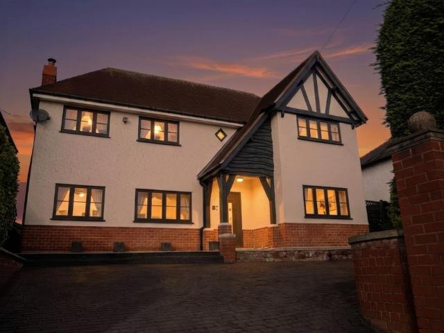 4 bedroom detached house for sale