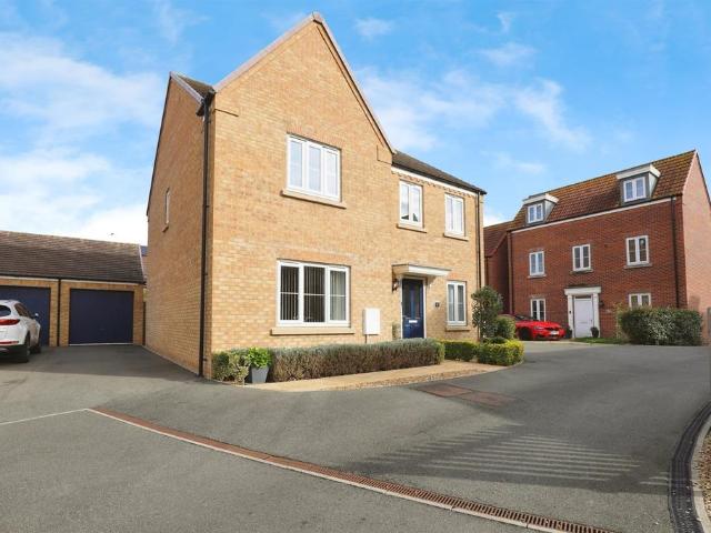 4 bedroom detached house for sale