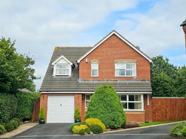 4 bedroom detached house for sale