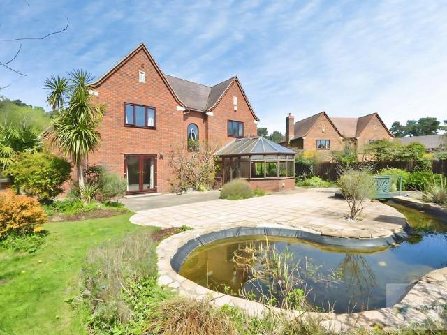 4 bedroom detached house for sale
