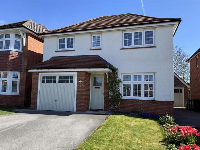 4 bedroom detached house for sale
