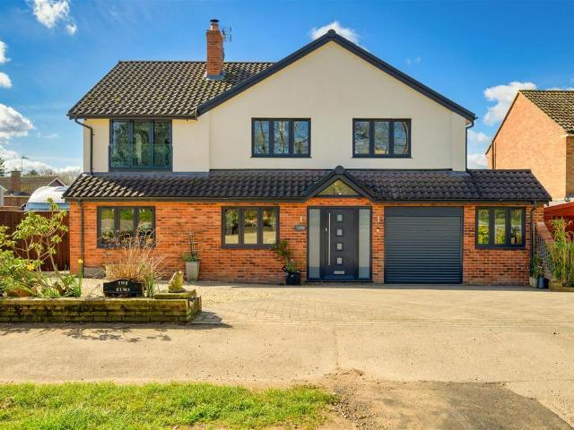 4 bedroom detached house for sale