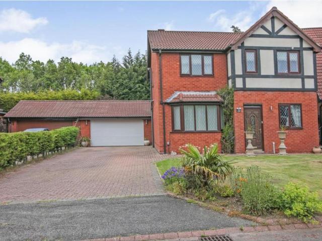 4 bedroom detached house for sale