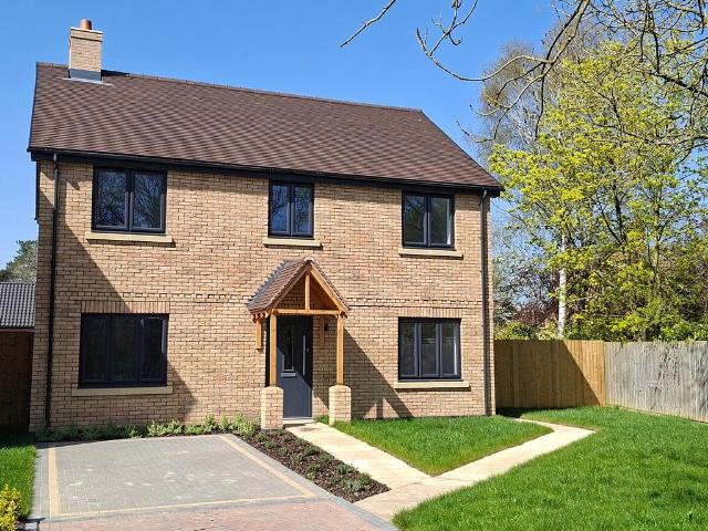 4 bedroom detached house for sale