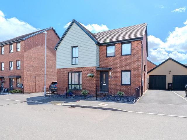 4 bedroom detached house for sale