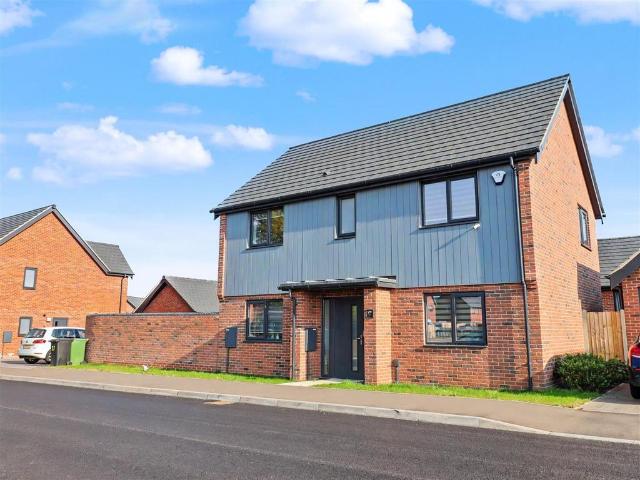 4 bedroom detached house for sale