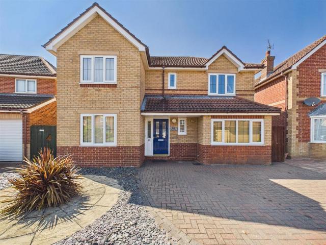 4 bedroom detached house for sale