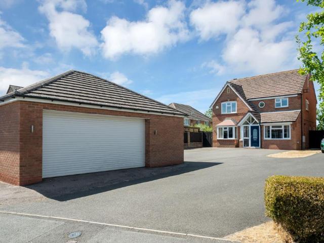 4 bedroom detached house for sale