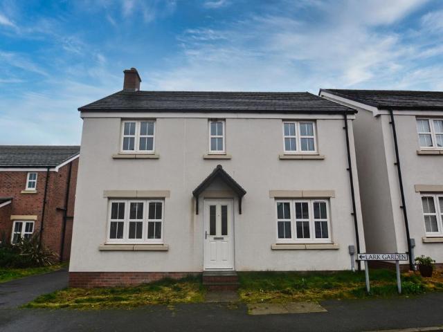 4 bedroom detached house for sale