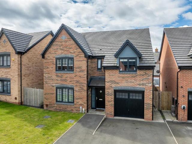 4 bedroom detached house for sale