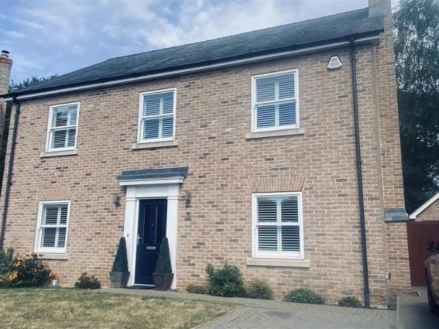 4 bedroom detached house for sale