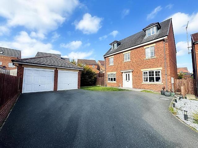 4 bedroom detached house for sale