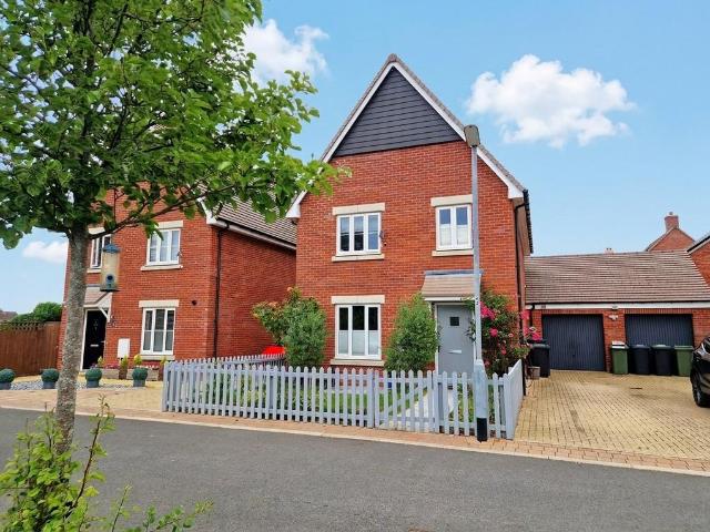 4 bedroom detached house for sale