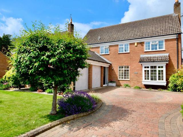 4 bedroom detached house for sale
