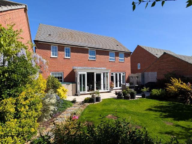 4 bedroom detached house for sale