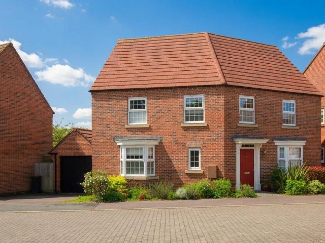 4 bedroom detached house for sale