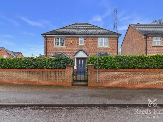 4 bedroom detached house for sale