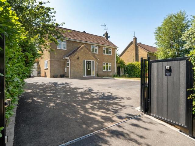 4 bedroom detached house for sale