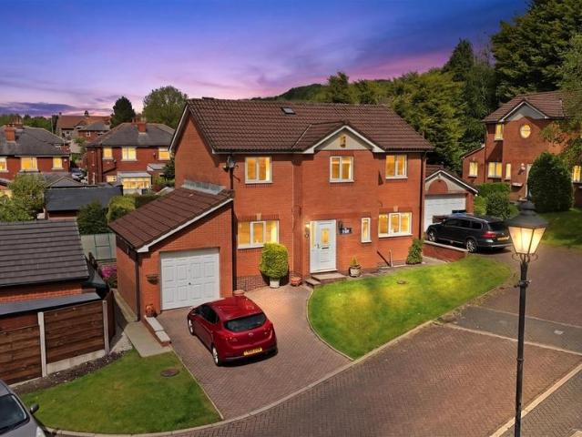4 bedroom detached house for sale
