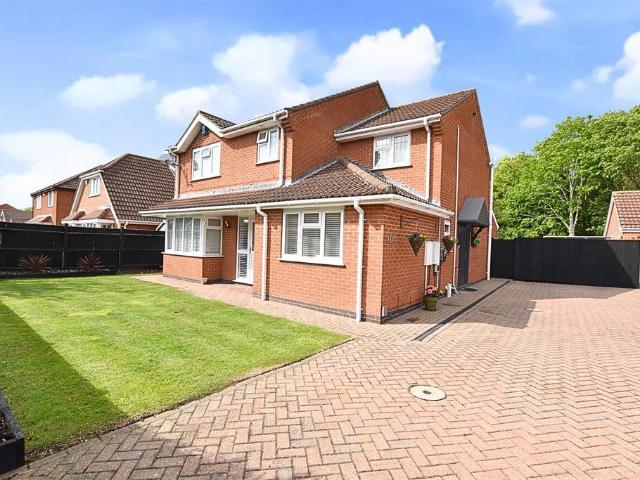 4 bedroom detached house for sale