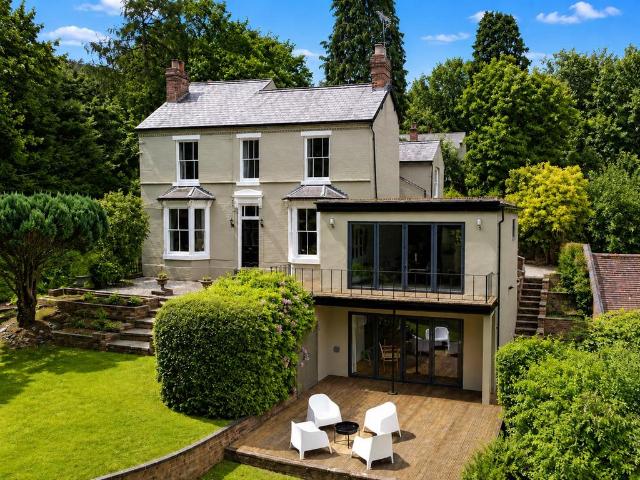 4 bedroom detached house for sale