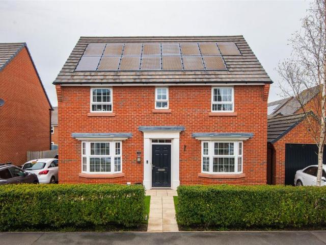 4 bedroom detached house for sale