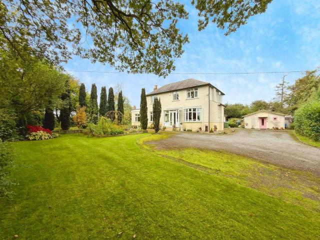 4 bedroom detached house for sale