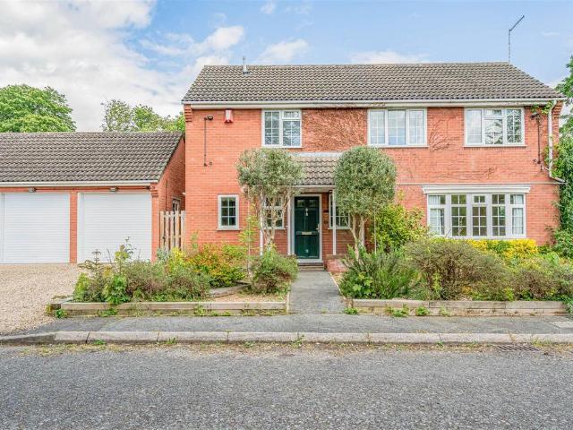 4 bedroom detached house for sale