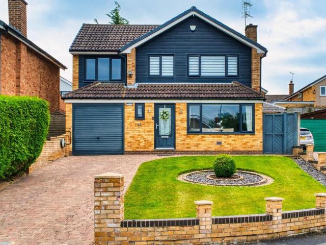 4 bedroom detached house for sale