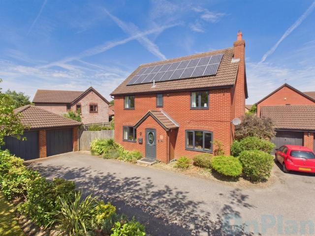 4 bedroom detached house for sale