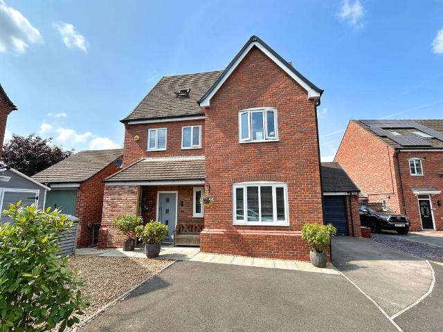4 bedroom detached house for sale