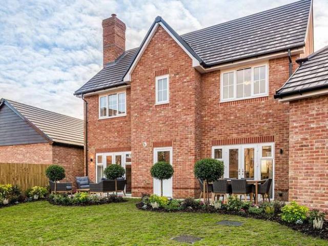 4 bedroom detached house for sale