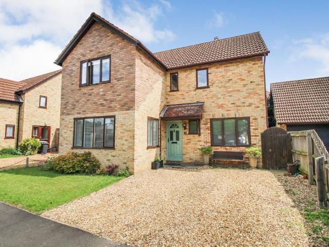 4 bedroom detached house for sale