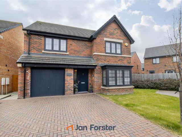 4 bedroom detached house for sale