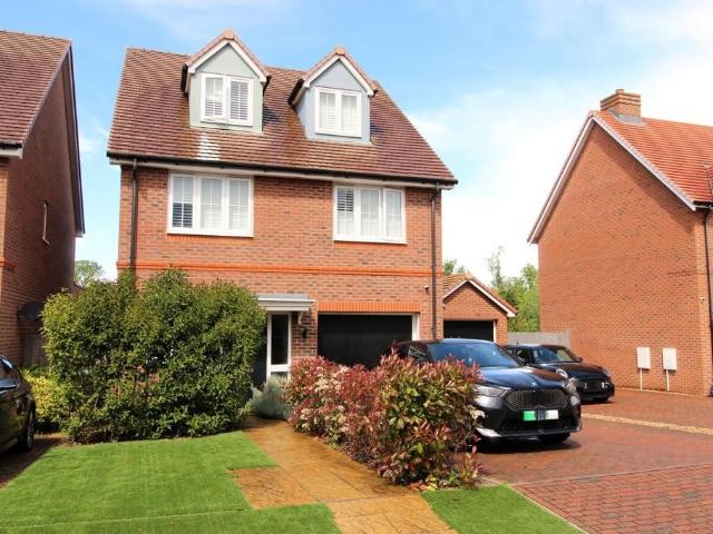 5 bedroom detached house for sale