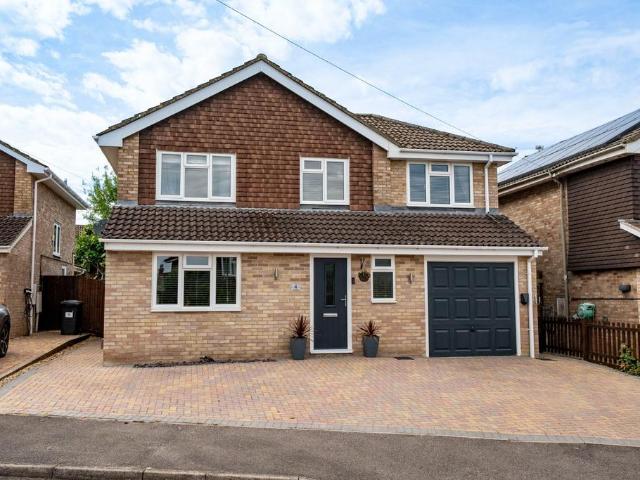 4 bedroom detached house for sale