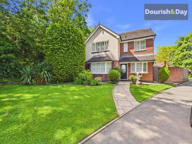 4 bedroom detached house for sale