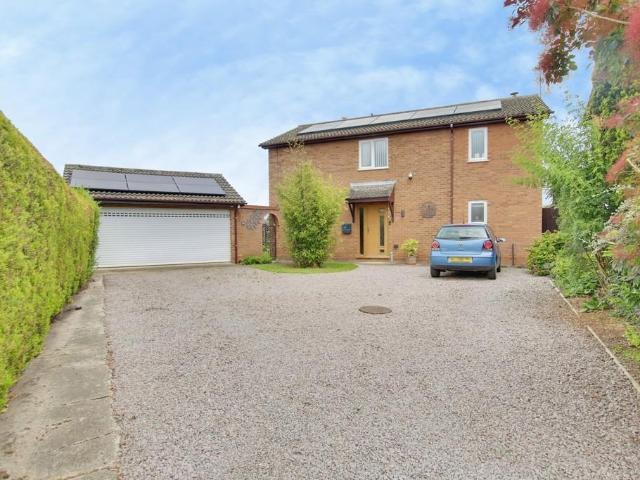 4 bedroom detached house for sale