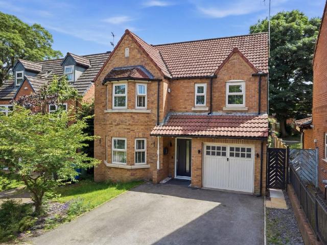 4 bedroom detached house for sale