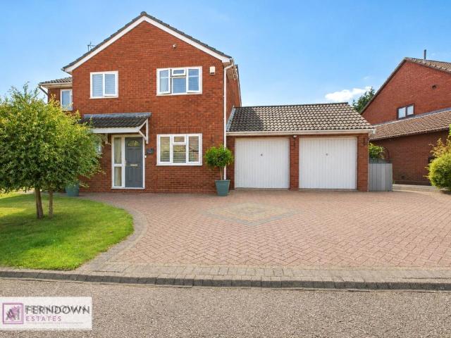 4 bedroom detached house for sale