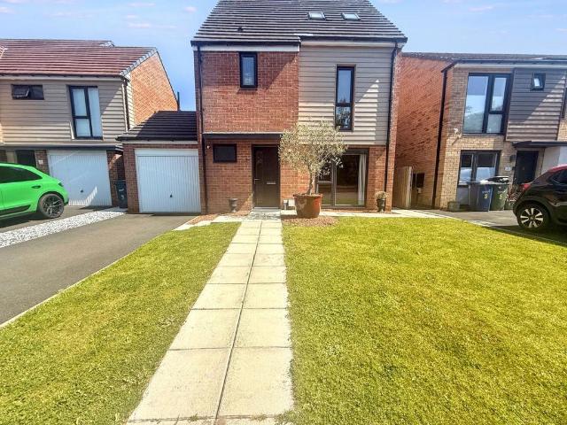 4 bedroom detached house for sale