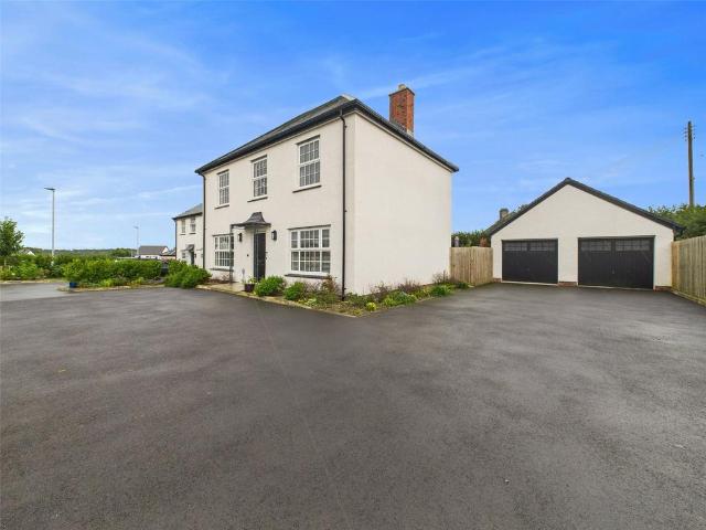 4 bedroom detached house for sale