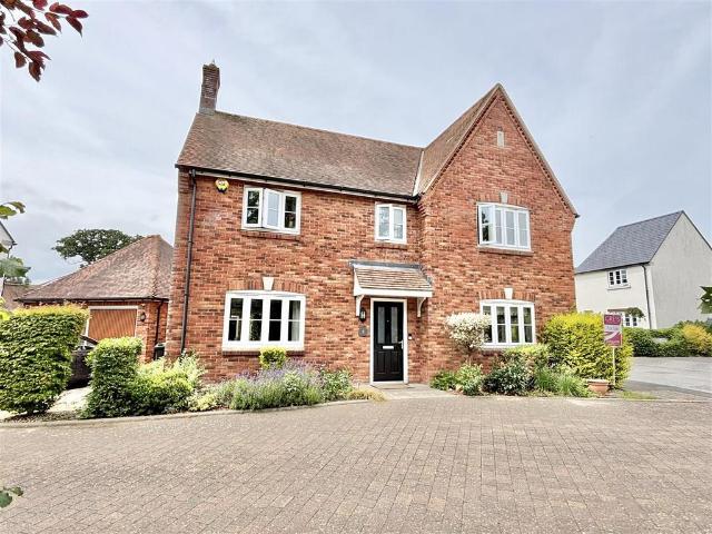 4 bedroom detached house for sale