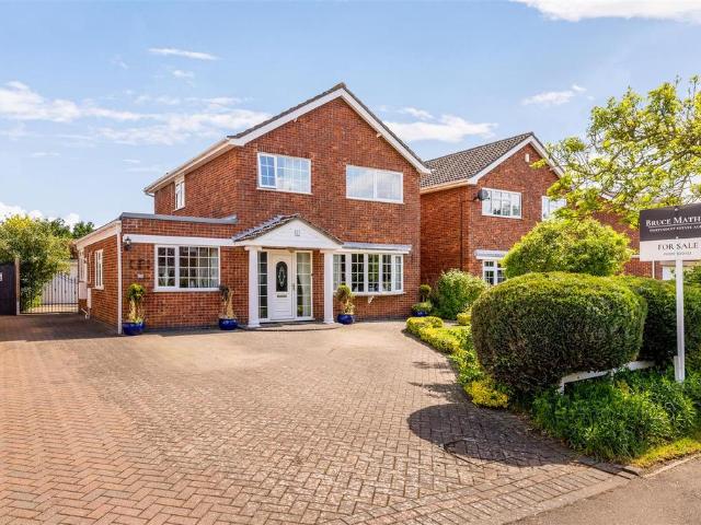4 bedroom detached house for sale